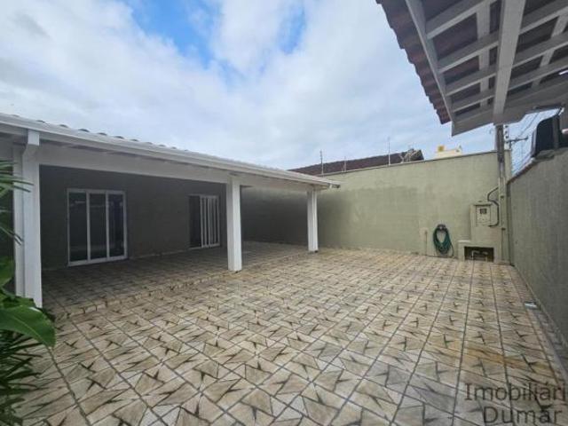 Casa com 3 dorms no centro de Ubatuba