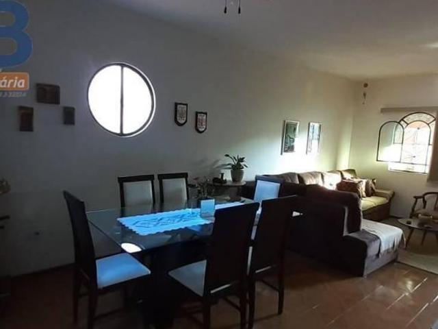Casa com 3 Dorms Bosque dos Eucaliptos Ótima localização