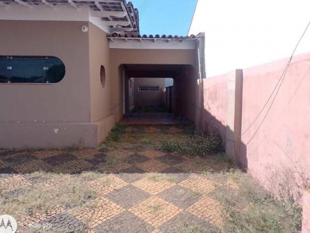 Casa com 3 dorms, Centro, Pirassununga R$ 995 mil, Cod: 10133244