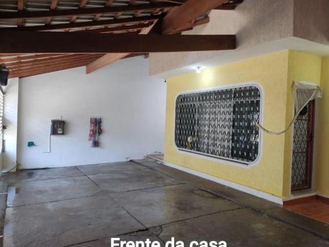 Casa com 3 dorms e edicula no Jardim America / Estuda permuta