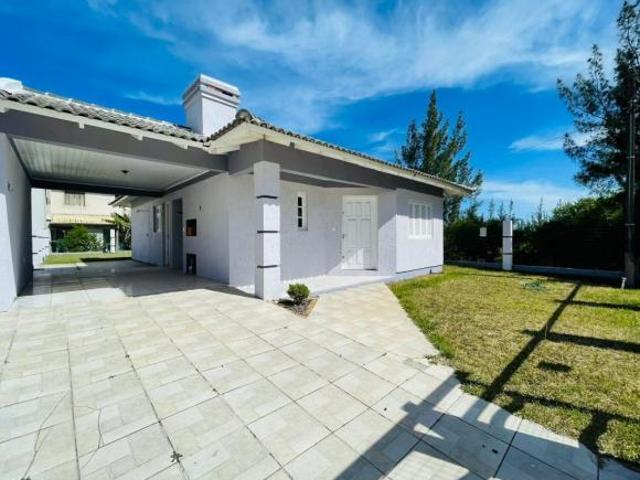 Casa com 3 dorms suíte na praia de Atlântida Sul