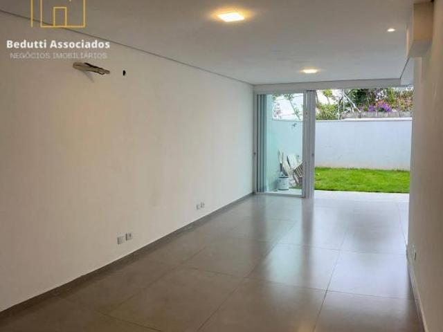Casa com 3 dorms sendo 1 suíte e 2 vagas, Granja Viana
