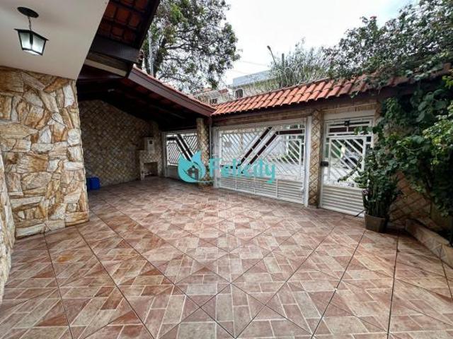 Casa com 3 dorms, 3 vagas, 140m2 no Parque São Domingos