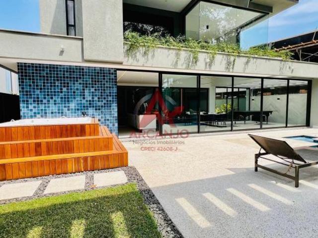 Casa com 3 pavimentos |6 suítes | Riviera | Elevador