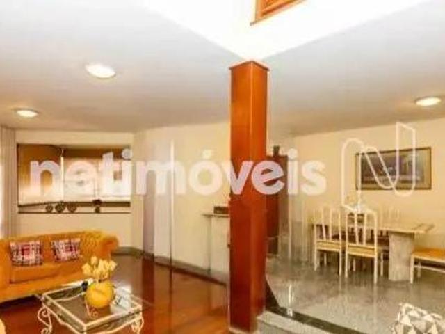 Casa com 3 pavimentos no Buritis