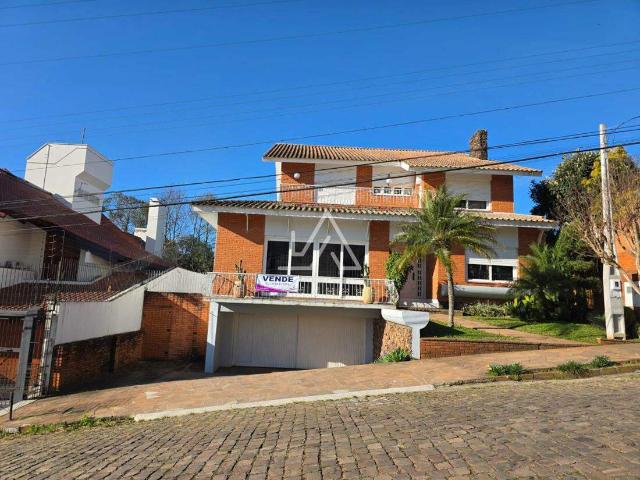 CASA COM 3 PISOS NA VERGUEIRO | Centro | Passo Fundo