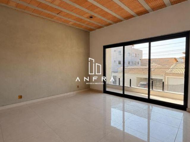 Casa com 3 Qts e 4 vagas no Miramar Barreiro