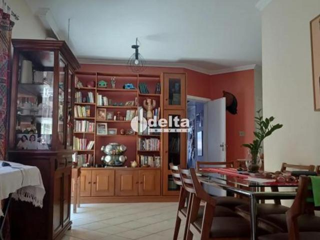 Casa com 3 quarto 1 sendo suíte disponível para venda no bairro Vigilato Pereira em Uberlândia MG