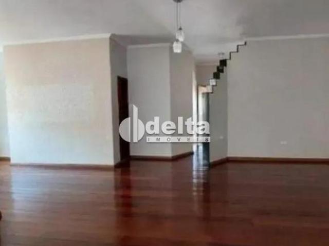 Casa com 3 quarto sendio 2 suíte disponível para venda no bairro Cidade Jardim em Uberlândia MG