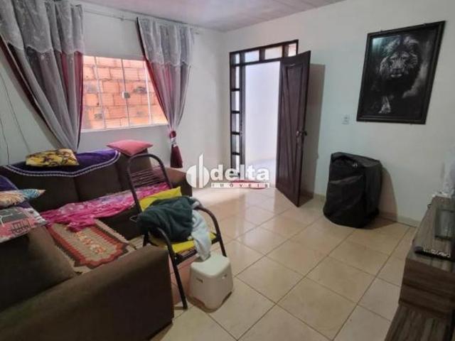 Casa com 3 quarto sendo 1 suíte disponível para venda no bairro São Jorge em Uberlândia MG