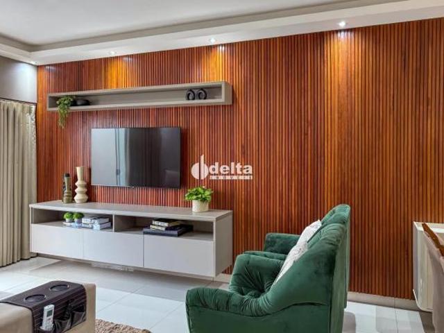 Casa com 3 quarto sendo 1 suíte disponível para locação e venda no bairro Alto Umuarama em Uberlândi