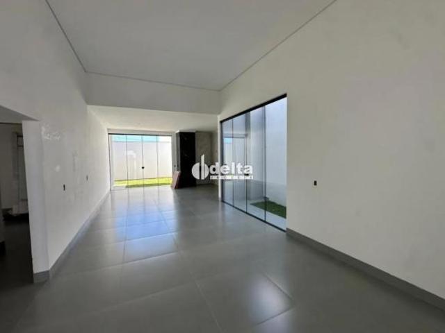 Casa com 3 quarto sendo suíte disponível para venda no bairro Novo Mundo em Uberlândia MG