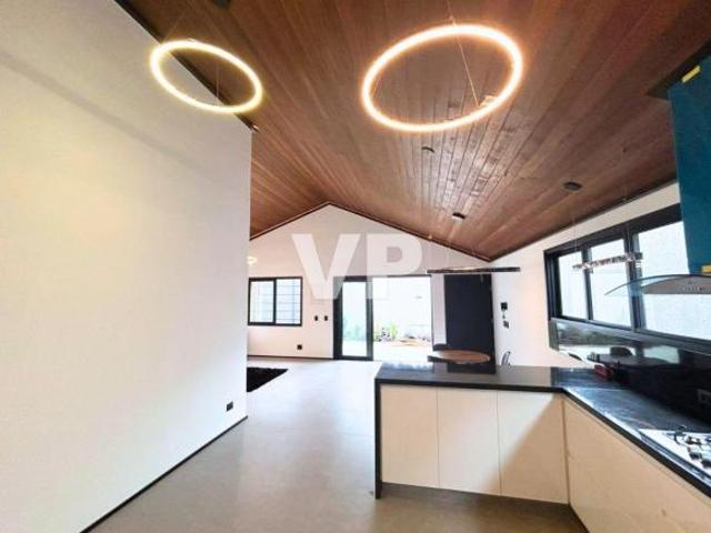 Casa com 3 Quartos, 3 Vagas em Bairro Nobre – Pronta para Morar