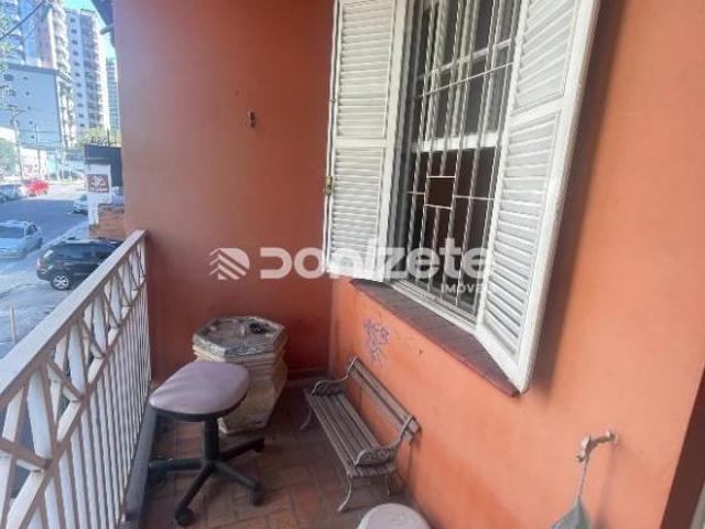 Casa com 3 quartos 3 vagas, quintal, edícula em Jardim, Santo André, aceita financiamento R$ 850 mil