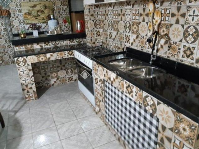 Casa com 3 quartos, 3 banheiros, 4 vagas, piscina e sala de jogos
