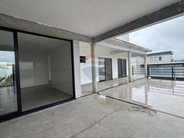 Casa com 3 quartos, 3 suítes, área gourmet, piscina, Bosque do lago, Juiz de Fora/MG