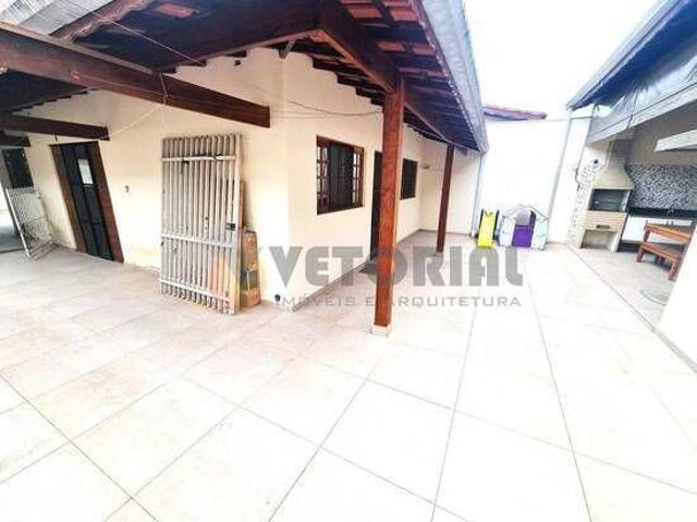 Casa com 3 quartos, 162m², à venda em Caraguatatuba, Balneário dos Golfinhos
