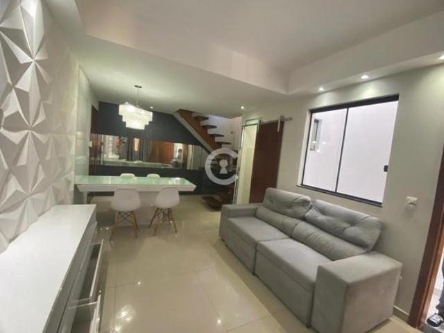 Casa com 3 quartos, 180 m² de terreno à venda em Lundcea