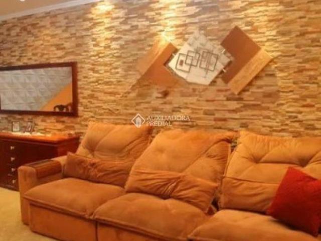 Casa com 3 quartos 1 sendo suíte na Avenida Dino Gabriel