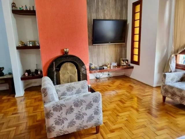 Casa com 3 Quartos, 1 suíte, 3 vagas com 166 m²