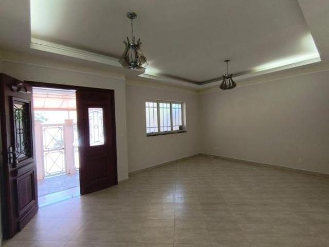 Casa com 3 quartos, 1 suíte, 300 m² para venda ou locação no Jardim Chapadão