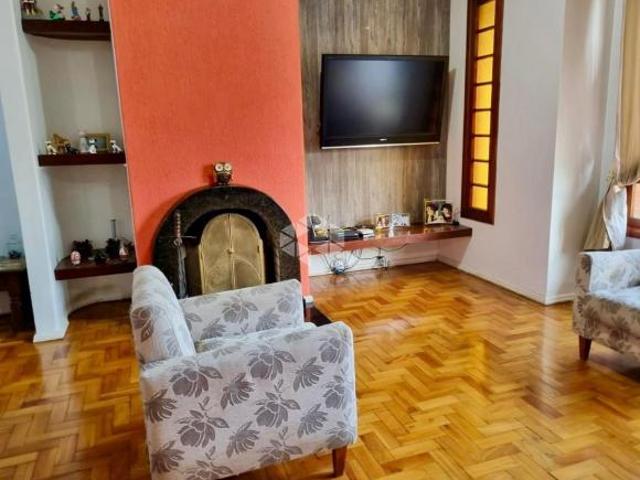 Casa com 3 Quartos, 1 suíte, 3 vagas com 166 m²