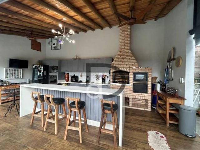 Casa com 3 quartos 1 suíte com piscina