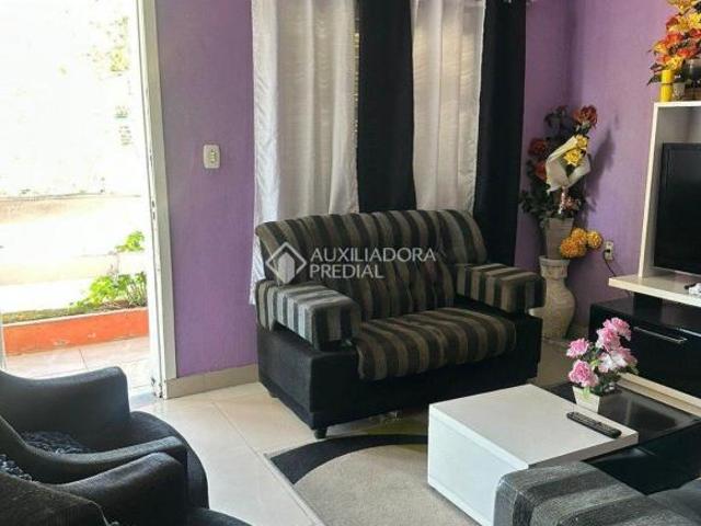Casa com 3 quartos, 1 suíte e 2 vagas no bairro Cristal