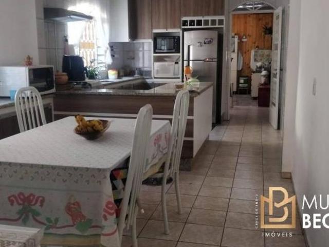 Casa com 3 quartos, 210m², no Residencial Flamboyant
