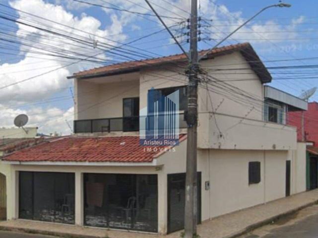 Casa com 3 quartos, 250 m²