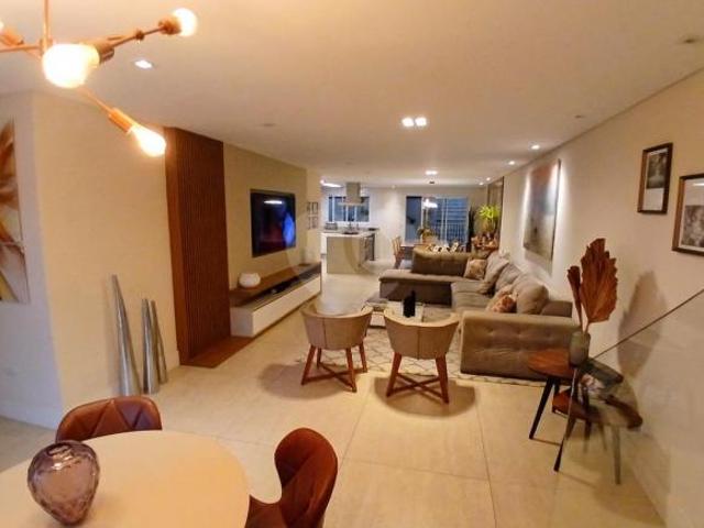 Casa com 3 Quartos, 250 m² à Venda em Vila Mariza Mazzei