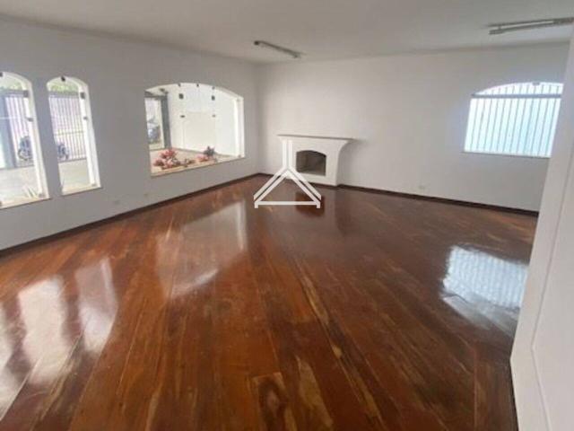 Casa com 3 quartos, 290 m²