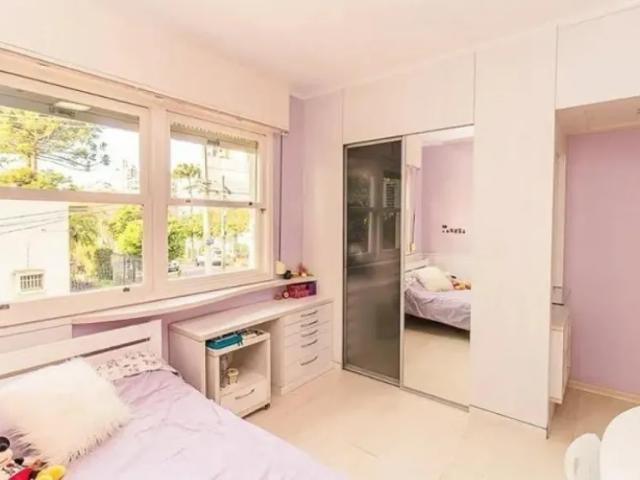 Casa com 3 quartos, 2 vagas e pátio no Bairro Higienópolis