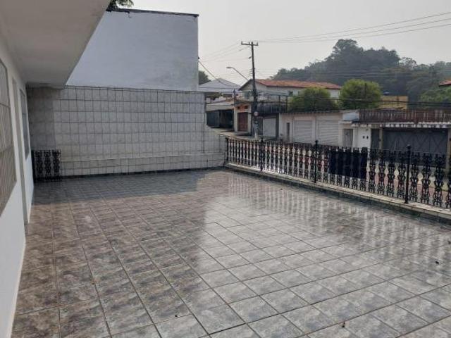 Casa com 3 Quartos + 2 Edículas e Garagem para 6 Carros no Rio Pequeno