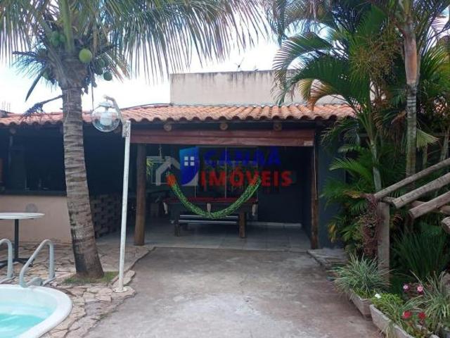 Casa com 3 quartos, 2 suítes, piscina B: Nova Uberlândia