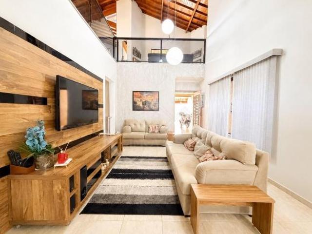 Casa com 3 quartos, 315m² à venda por R$ 690.000,00 – Residencial de Lorenzi – Boit
