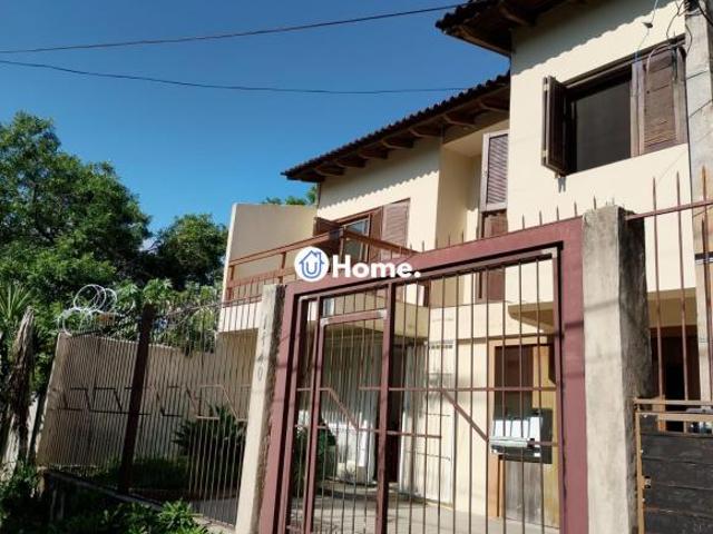 Casa com 3 quartos, 4 vagas de garagem e com pátio no bairro Parque Santa Fé