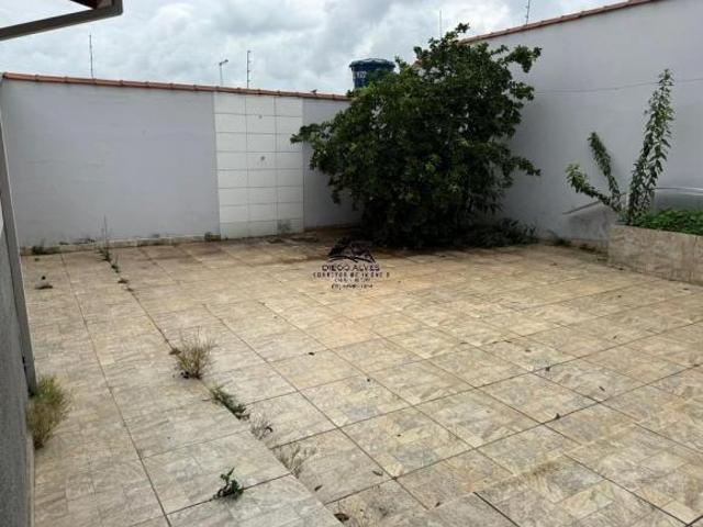 CASA COM 3 QUARTOS, 4 VAGAS NO BAIRRO BOM RETIRO