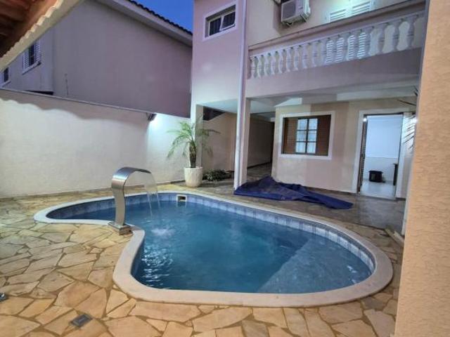 Casa com 3 quartos, 4 wc, 3 vagas, piscina, spa com jacuzzi e sauna OCASIÃO