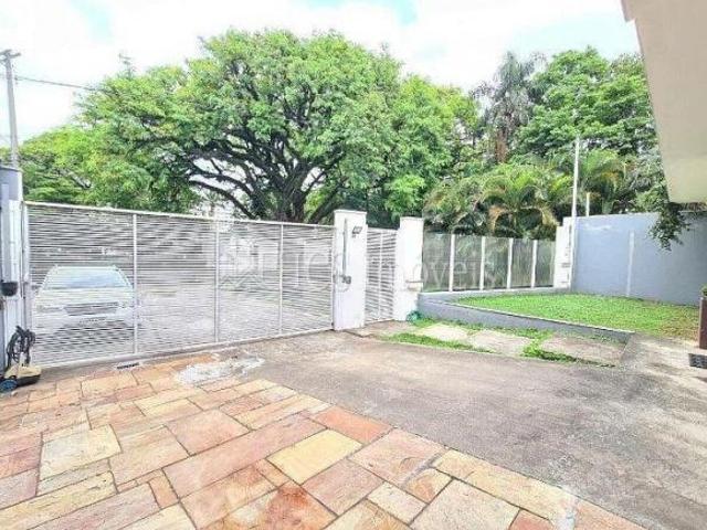 Casa com 3 quartos, 540 m², à venda por R$ 2.879.000