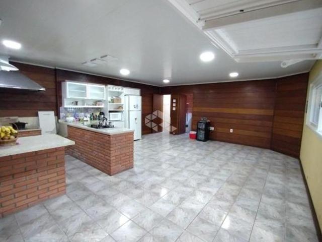 Casa com 3 quartos,com Suíte e Espaço Gourmet Amplo Terreno com Potencial de Lazer