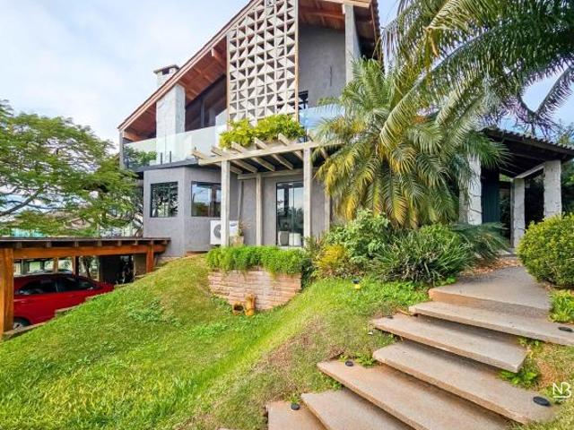Casa com 3 quartos, 230 m²