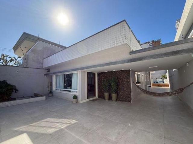 Casa com 3 quartos, Canto do Forte, Praia Grande R$ 5 mi