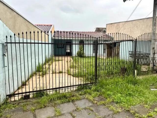 Casa com 3 quartos, churrasqueira e quintal no Uberaba, Curitiba