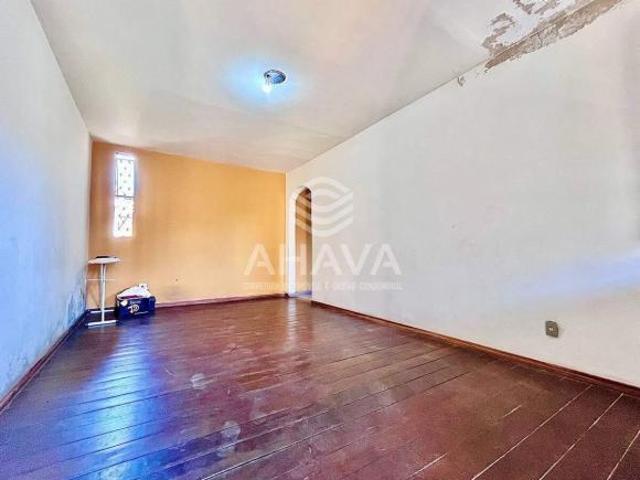Casa com 3 Quartos à Venda 458m² Santa Amélia Próximo à Avenida Portugal