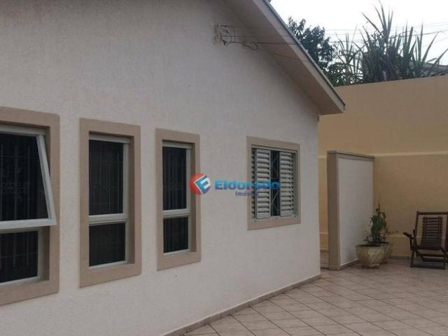 Casa com 3 Quartos à Venda, 130 m² por R$ 330.000