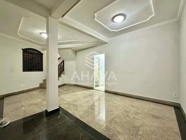 Casa com 3 Quartos à Venda, 150m² Santa Amélia, próximo à Avenida Guarapari