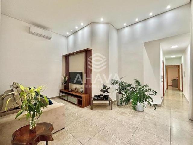 Casa com 3 Quartos à Venda, 180m², Candelária, próximo à Rua Érico Veríssimo
