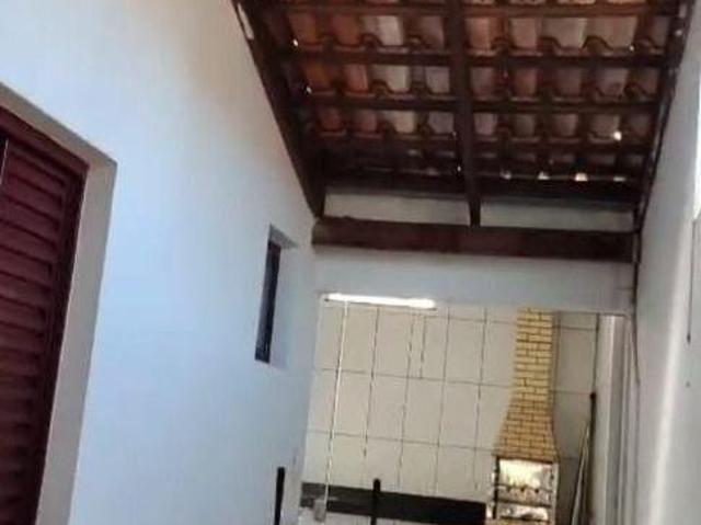 Casa com 3 quartos à venda, 210 m² por R$ 600.000