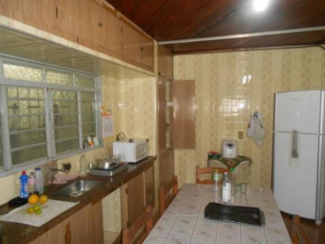 Casa com 3 Quartos à Venda, 221 m² por R$ 330.000